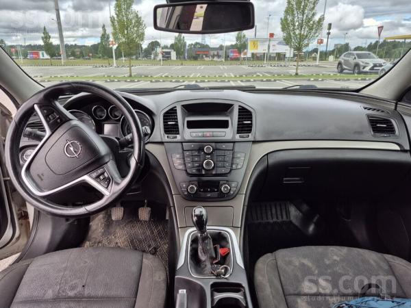 Grey Opel Insignia 2009 in Jekabpils, with an engine capacity of 2.00 L and mileage of 340 thousand km for 2200 €, photo 6 on AUTOMOTO.COM.LV