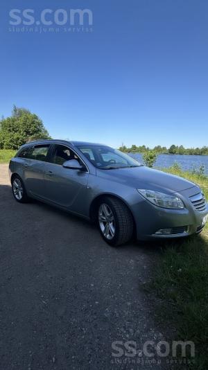 Grey Opel Insignia 2009 in Riga, with an engine capacity of 2.00 L and mileage of 200 thousand km for 2900 €, photo  on AUTOMOTO.COM.LV