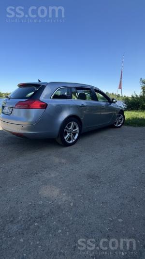 Grey Opel Insignia 2009 in Riga, with an engine capacity of 2.00 L and mileage of 200 thousand km for 2900 €, photo 4 on AUTOMOTO.COM.LV