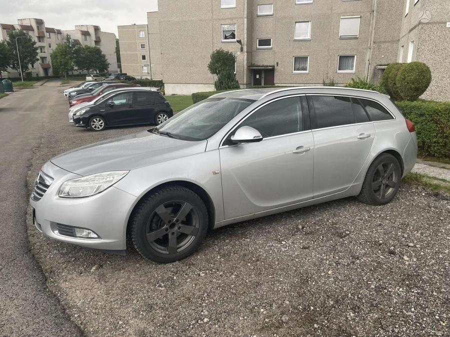 Grey Opel Insignia 2009 in Nemencine, with an engine capacity of 1.80 L and mileage of 247 thousand km for 2800 €, photo 1 on AUTOMOTO.COM.LV