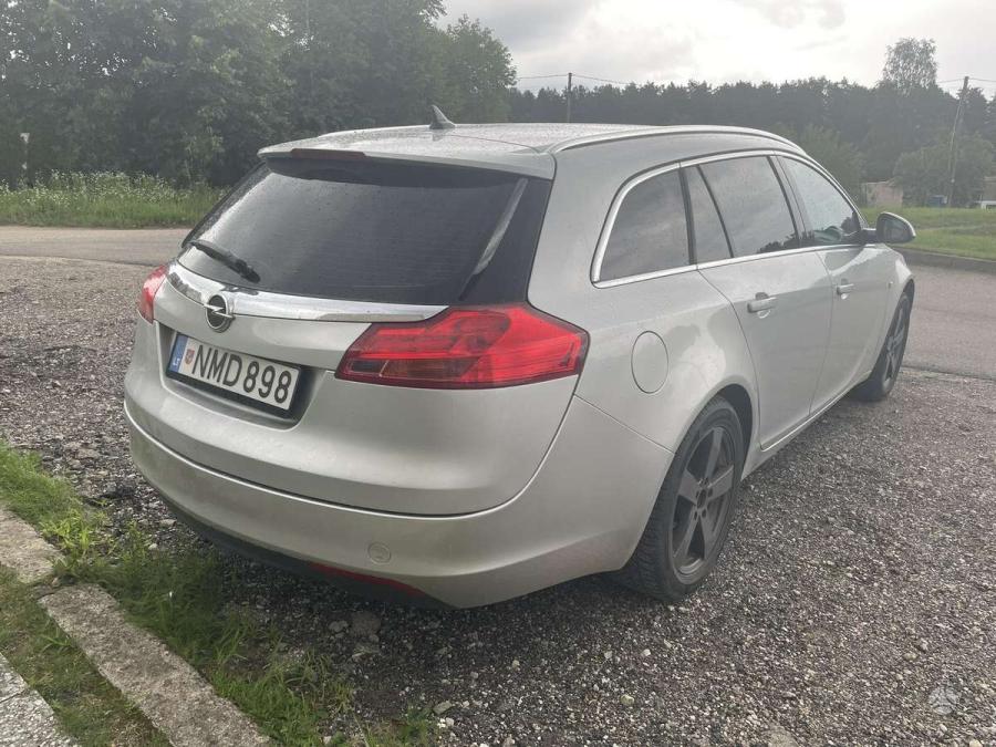 Grey Opel Insignia 2009 in Nemencine, with an engine capacity of 1.80 L and mileage of 247 thousand km for 2800 €, photo 4 on AUTOMOTO.COM.LV