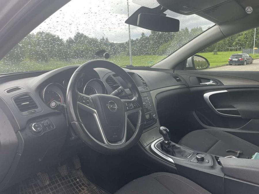 Grey Opel Insignia 2009 in Nemencine, with an engine capacity of 1.80 L and mileage of 247 thousand km for 2800 €, photo 6 on AUTOMOTO.COM.LV