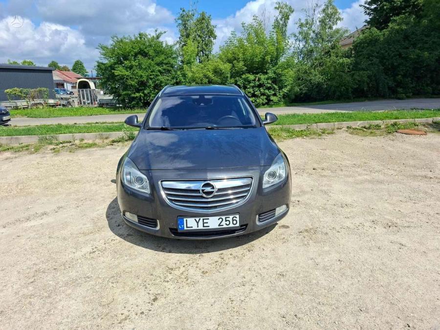 Grey Opel Insignia 2009 in Panevezys, with an engine capacity of 1.96 L and mileage of 336 thousand km for 2300 €, photo 1 on AUTOMOTO.COM.LV