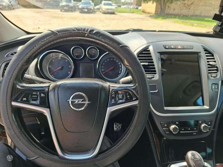Grey Opel Insignia 2009 in Panevezys, with an engine capacity of 1.96 L and mileage of 336 thousand km for 2300 €, photo 8 on AUTOMOTO.COM.LV