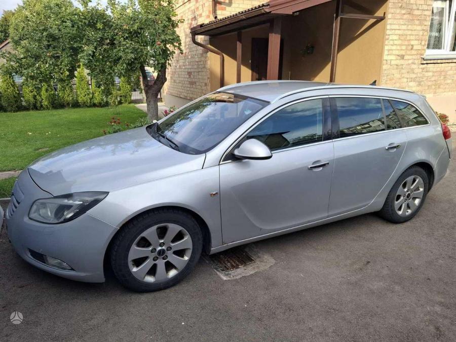 Grey Opel Insignia 2009 in Siauliai, with an engine capacity of 1.96 L and mileage of 314 thousand km for 1750 €, photo 1 on AUTOMOTO.COM.LV