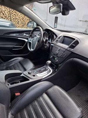 Grey Opel Insignia 2009 in Siauliai, with an engine capacity of 1.96 L and mileage of 314 thousand km for 1750 €, photo 4 on AUTOMOTO.COM.LV