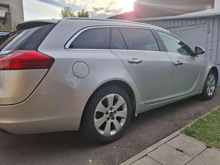 Grey Opel Insignia 2009 in Siauliai, with an engine capacity of 1.96 L and mileage of 314 thousand km for 1750 €, photo 7 on AUTOMOTO.COM.LV