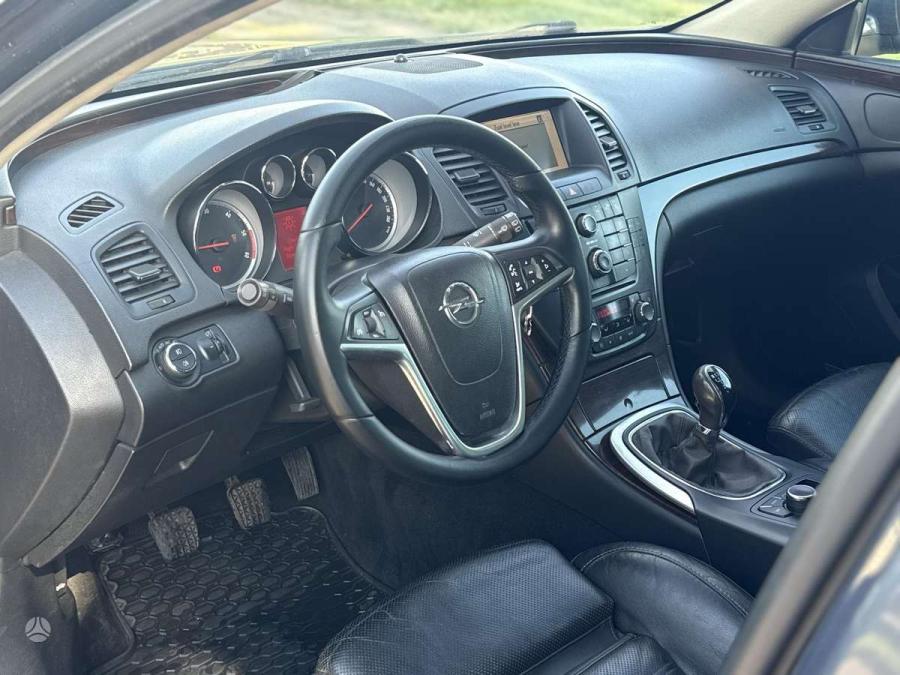 Grey Opel Insignia 2009 in Alytus, with an engine capacity of 1.96 L and mileage of 300 thousand km for 2800 €, photo 23 on AUTOMOTO.COM.LV