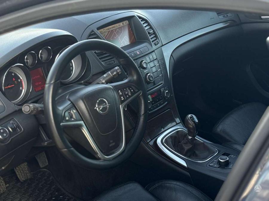 Grey Opel Insignia 2009 in Alytus, with an engine capacity of 1.96 L and mileage of 300 thousand km for 2800 €, photo 32 on AUTOMOTO.COM.LV