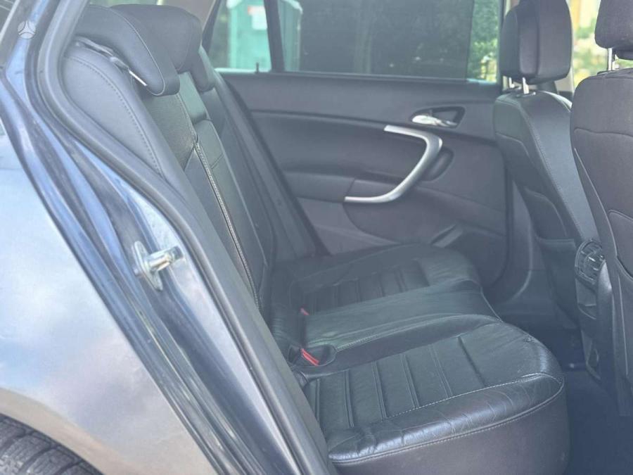 Grey Opel Insignia 2009 in Alytus, with an engine capacity of 1.96 L and mileage of 300 thousand km for 2800 €, photo 38 on AUTOMOTO.COM.LV