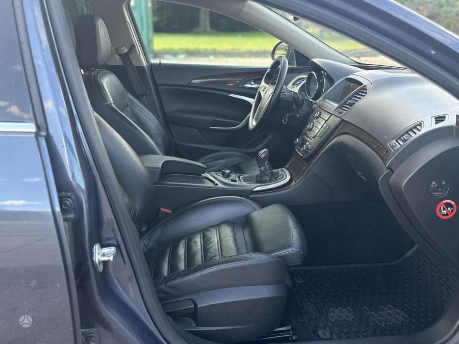 Grey Opel Insignia 2009 in Alytus, with an engine capacity of 1.96 L and mileage of 300 thousand km for 2800 €, photo 43 on AUTOMOTO.COM.LV