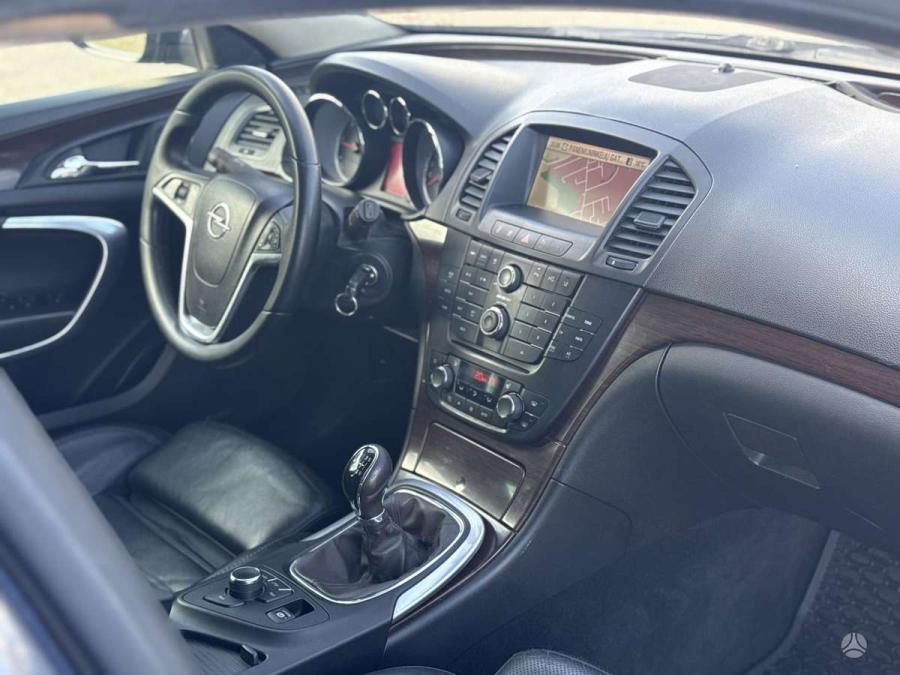 Grey Opel Insignia 2009 in Alytus, with an engine capacity of 1.96 L and mileage of 300 thousand km for 2800 €, photo 45 on AUTOMOTO.COM.LV
