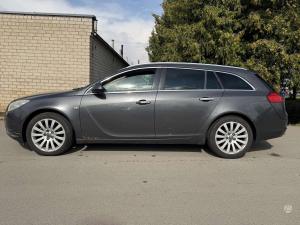 Grey Opel Insignia 2009 in Siauliai, with an engine capacity of 1.96 L and mileage of 380 thousand km for 750 €, photo 3 on AUTOMOTO.COM.LV