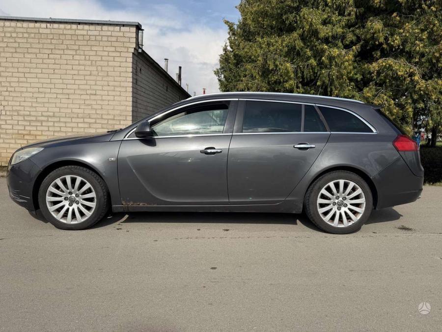 Grey Opel Insignia 2009 in Siauliai, with an engine capacity of 1.96 L and mileage of 380 thousand km for 750 €, photo 3 on AUTOMOTO.COM.LV