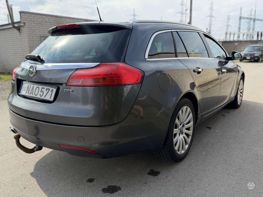 Grey Opel Insignia 2009 in Siauliai, with an engine capacity of 1.96 L and mileage of 380 thousand km for 750 €, photo 7 on AUTOMOTO.COM.LV