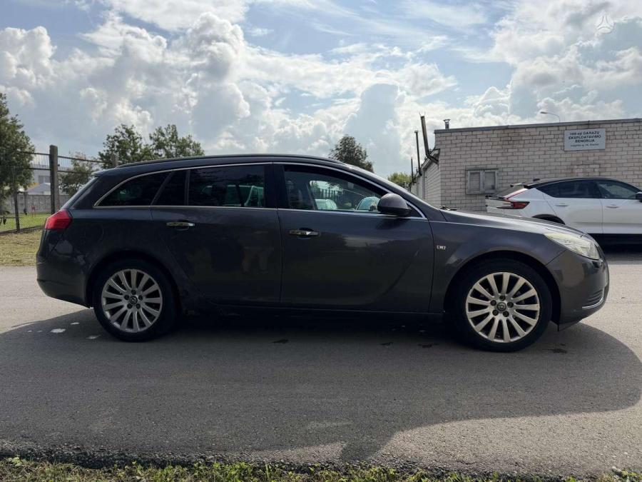 Grey Opel Insignia 2009 in Siauliai, with an engine capacity of 1.96 L and mileage of 380 thousand km for 750 €, photo 8 on AUTOMOTO.COM.LV