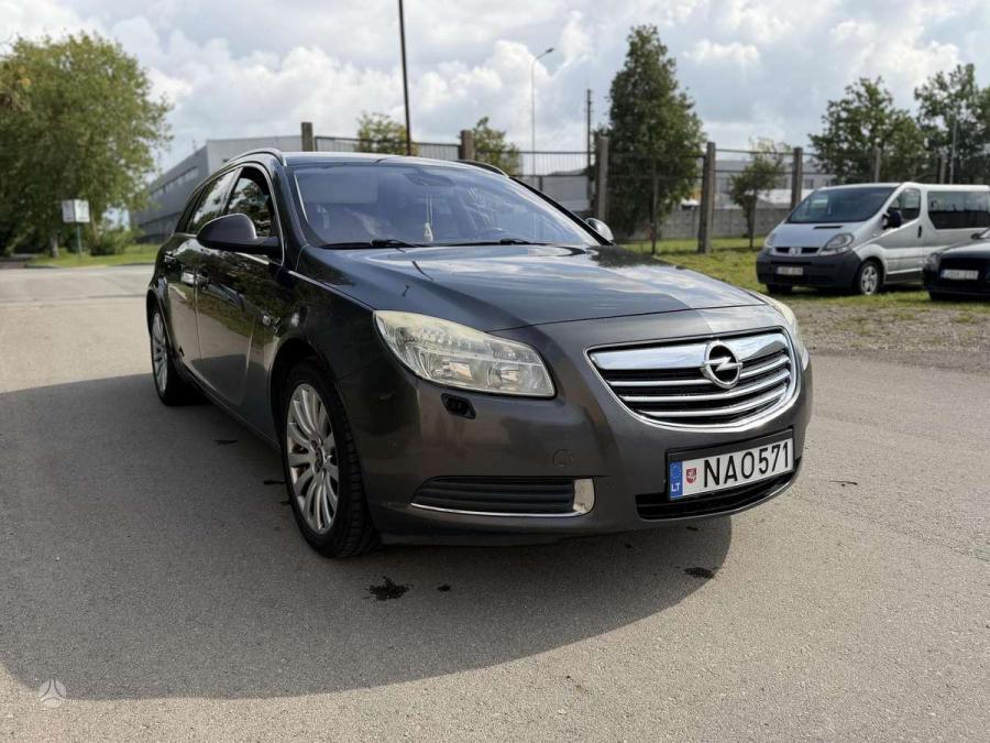 Grey Opel Insignia 2009 in Siauliai, with an engine capacity of 1.96 L and mileage of 380 thousand km for 750 €, photo 9 on AUTOMOTO.COM.LV