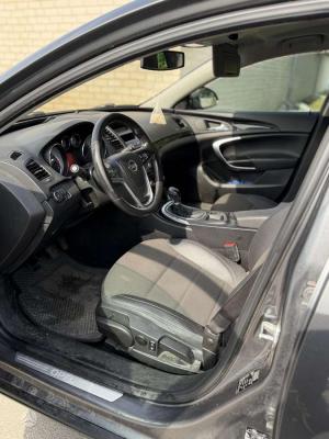 Grey Opel Insignia 2009 in Siauliai, with an engine capacity of 1.96 L and mileage of 380 thousand km for 750 €, photo 10 on AUTOMOTO.COM.LV