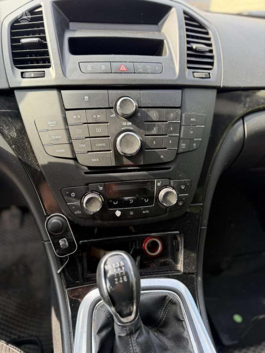 Grey Opel Insignia 2009 in Siauliai, with an engine capacity of 1.96 L and mileage of 380 thousand km for 750 €, photo 11 on AUTOMOTO.COM.LV