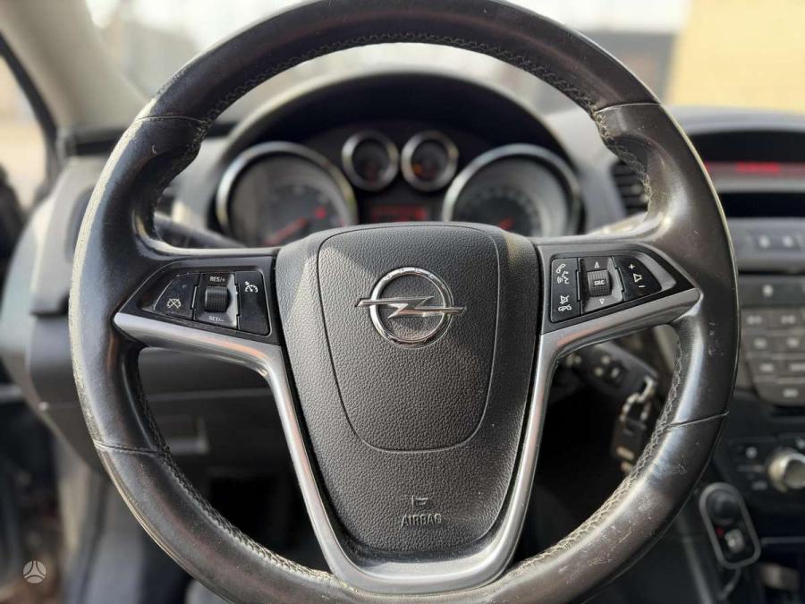 Grey Opel Insignia 2009 in Siauliai, with an engine capacity of 1.96 L and mileage of 380 thousand km for 750 €, photo 12 on AUTOMOTO.COM.LV