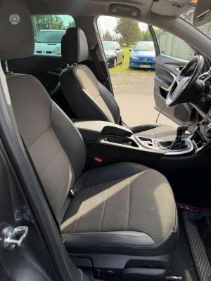 Grey Opel Insignia 2009 in Siauliai, with an engine capacity of 1.96 L and mileage of 380 thousand km for 750 €, photo 15 on AUTOMOTO.COM.LV