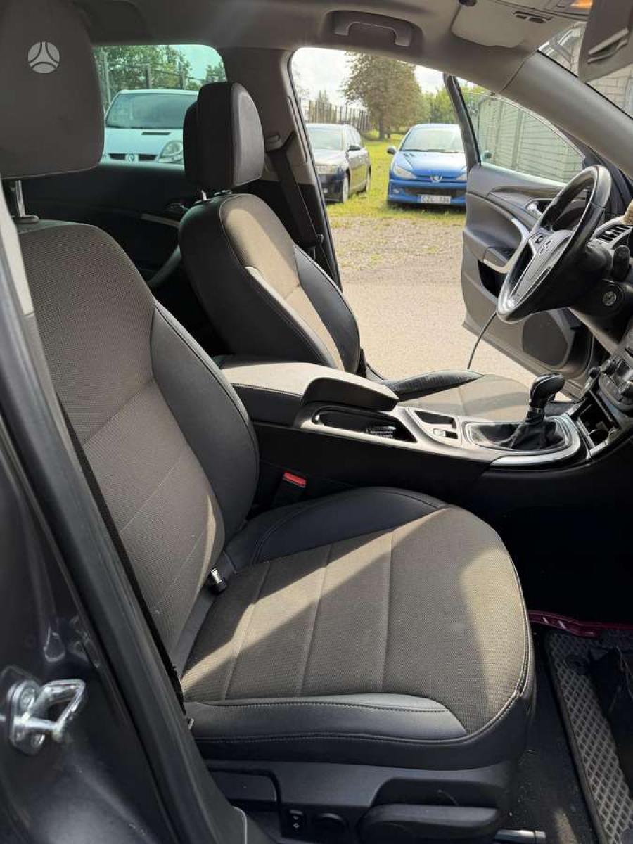 Grey Opel Insignia 2009 in Siauliai, with an engine capacity of 1.96 L and mileage of 380 thousand km for 750 €, photo 15 on AUTOMOTO.COM.LV