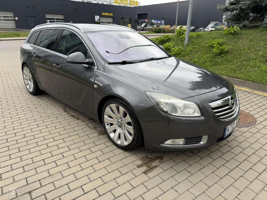 Grey Opel Insignia 2009 in Vilnius, with an engine capacity of 1.96 L and mileage of 335 thousand km for 2100 €, photo 1 on AUTOMOTO.COM.LV