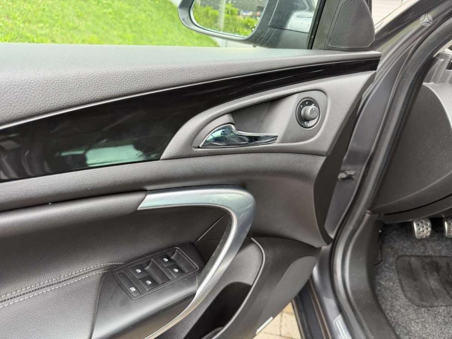 Grey Opel Insignia 2009 in Vilnius, with an engine capacity of 1.96 L and mileage of 335 thousand km for 2100 €, photo 19 on AUTOMOTO.COM.LV