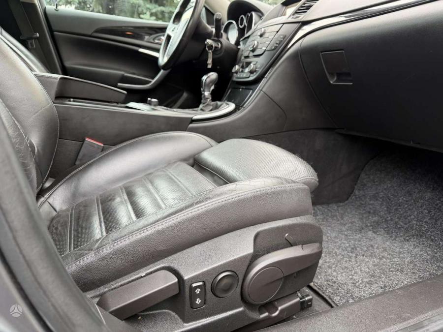 Grey Opel Insignia 2009 in Vilnius, with an engine capacity of 1.96 L and mileage of 335 thousand km for 2100 €, photo 23 on AUTOMOTO.COM.LV