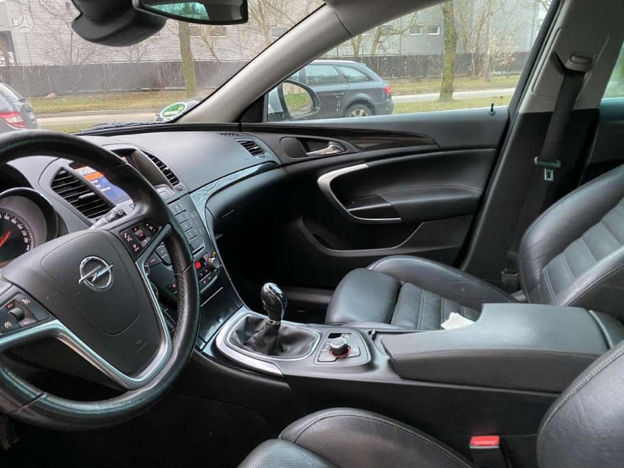 Grey Opel Insignia 2010 in Siauliai, with an engine capacity of 1.96 L and mileage of 280 thousand km for 3199 €, photo 10 on AUTOMOTO.COM.LV