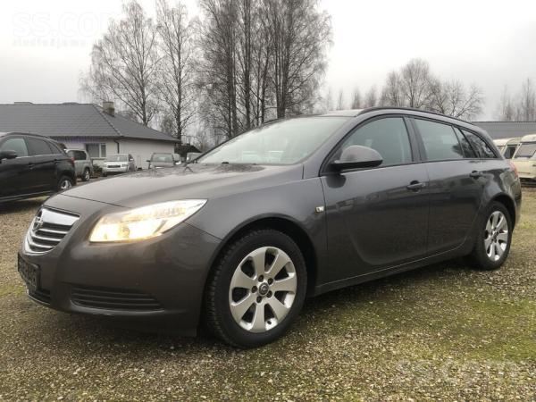Grey Opel Insignia 2010 in Valmiera, with an engine capacity of 2.00 L and mileage of 224 thousand km for 2990 €, photo 1 on AUTOMOTO.COM.LV