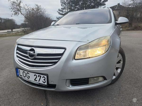 Grey Opel Insignia 2010 in Naujoji Akmene, with an engine capacity of 1.96 L and mileage of 274 thousand km for 2600 €, photo 1 on AUTOMOTO.COM.LV