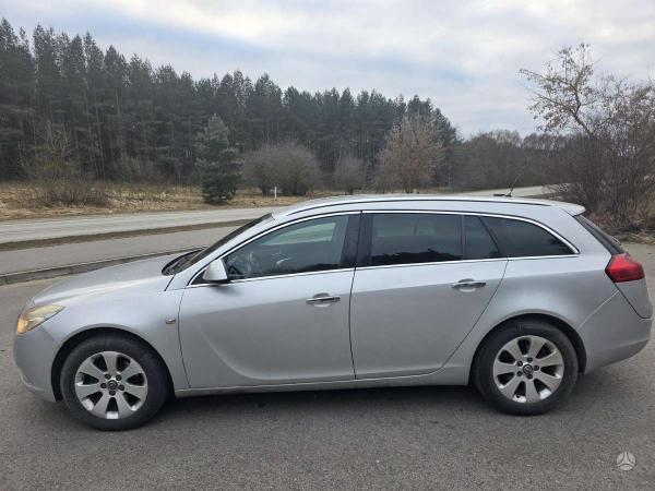 Grey Opel Insignia 2010 in Naujoji Akmene, with an engine capacity of 1.96 L and mileage of 274 thousand km for 2600 €, photo 4 on AUTOMOTO.COM.LV
