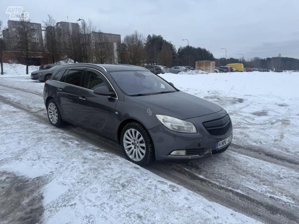 Grey Opel Insignia 2010 in Vilnius, with an engine capacity of 1.90 L and mileage of 300 thousand km for 1800 €, photo 1 on AUTOMOTO.COM.LV