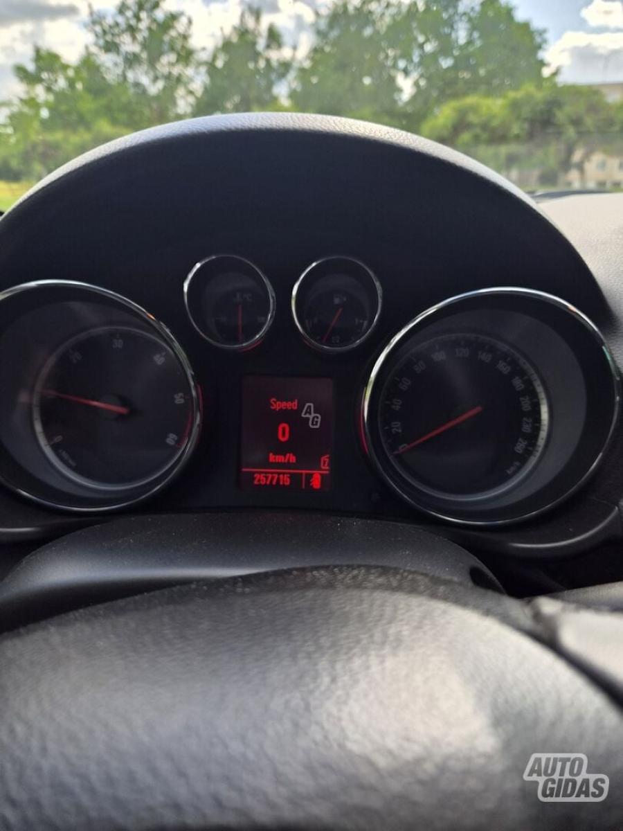 Grey Opel Insignia 2010 in Radviliskis, with an engine capacity of 2.00 L and mileage of 258 thousand km for 2500 €, photo 17 on AUTOMOTO.COM.LV