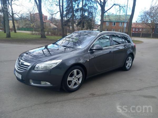 Grey Opel Insignia 2010 in Riga, with an engine capacity of 2.00 L and mileage of 268 thousand km for 3600 €, photo 2 on AUTOMOTO.COM.LV