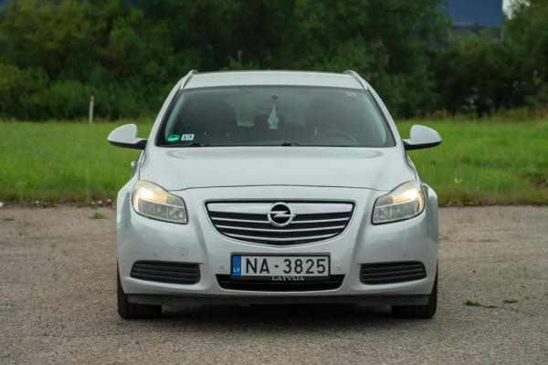 Grey Opel Insignia 2010 in Liepaja, with an engine capacity of 2.00 L and mileage of 324 thousand km for 2500 €, photo 6 on AUTOMOTO.COM.LV
