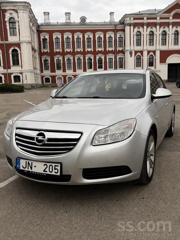 Pelēks Opel Insignia 2010 Jelgava, ar dzinēja tilpumu 2.00 L un nobraukumu 311 tūkst. km par 3300 €, foto 1 vietnē AUTOMOTO.COM.LV