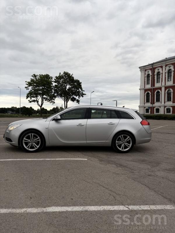 Grey Opel Insignia 2010 in Jelgava, with an engine capacity of 2.00 L and mileage of 311 thousand km for 3300 €, photo 2 on AUTOMOTO.COM.LV