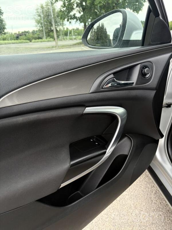 Grey Opel Insignia 2010 in Jelgava, with an engine capacity of 2.00 L and mileage of 311 thousand km for 3300 €, photo 9 on AUTOMOTO.COM.LV