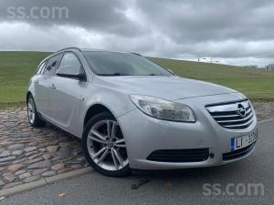 Grey Opel Insignia 2010 in Riga, with an engine capacity of 2.00 L and mileage of 271 thousand km for 1780 €, photo 3 on AUTOMOTO.COM.LV