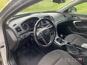 Grey Opel Insignia 2010 in Riga, with an engine capacity of 2.00 L and mileage of 271 thousand km for 1780 €, photo 9 on AUTOMOTO.COM.LV