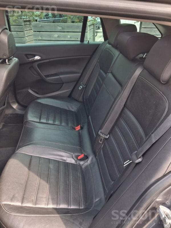 Grey Opel Insignia 2010 in Ogre, with an engine capacity of 2.00 L and mileage of 272 thousand km for 2600 €, photo 2 on AUTOMOTO.COM.LV