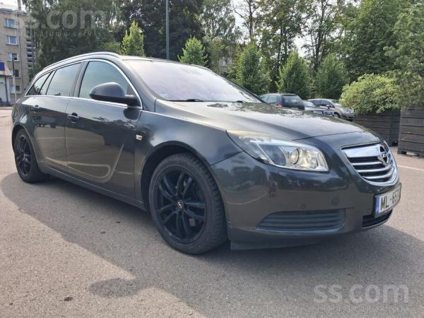 Grey Opel Insignia 2010 in Ogre, with an engine capacity of 2.00 L and mileage of 272 thousand km for 2600 €, photo 6 on AUTOMOTO.COM.LV