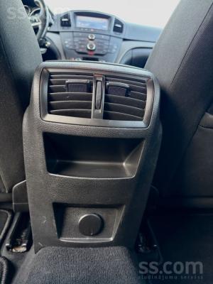 Pelēks Opel Insignia 2010 Jelgava, ar dzinēja tilpumu 2.00 L un nobraukumu 311 tūkst. km par 3000 €, foto 24 vietnē AUTOMOTO.COM.LV