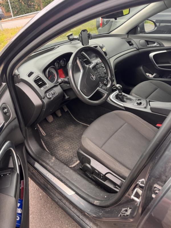 Pelēks Opel Insignia 2010 Tallina, ar dzinēja tilpumu 0.00 L un nobraukumu 286 tūkst. km par 2700 €, foto 3 vietnē AUTOMOTO.COM.LV