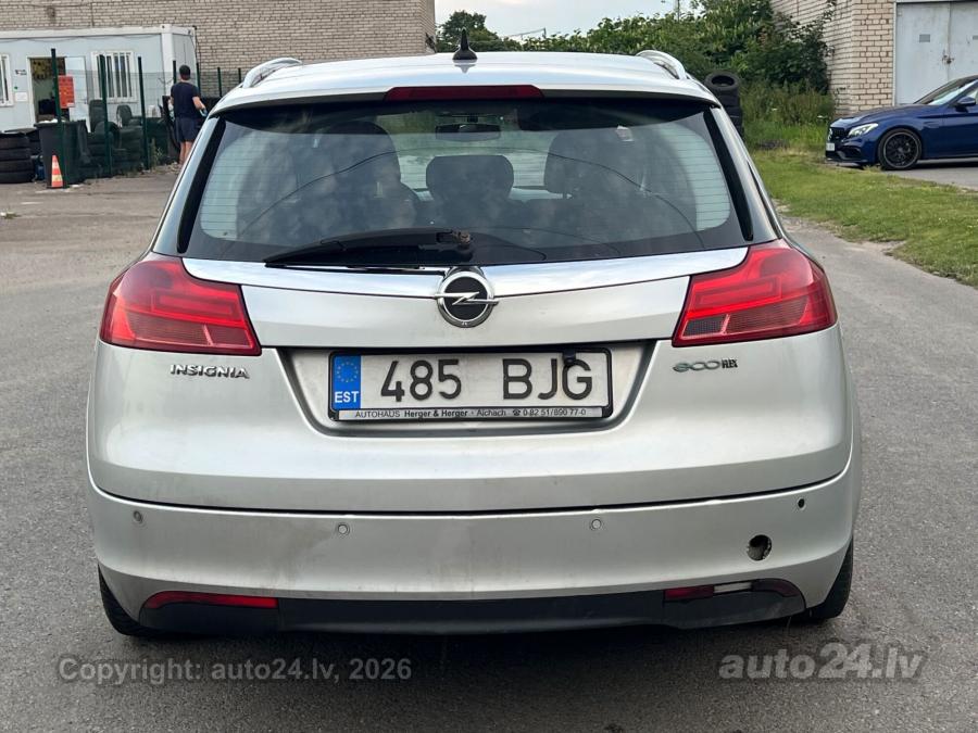 Pelēks Opel Insignia 2010 Narva, ar dzinēja tilpumu 2.00 L un nobraukumu 320 tūkst. km par 999 €, foto 5 vietnē AUTOMOTO.COM.LV