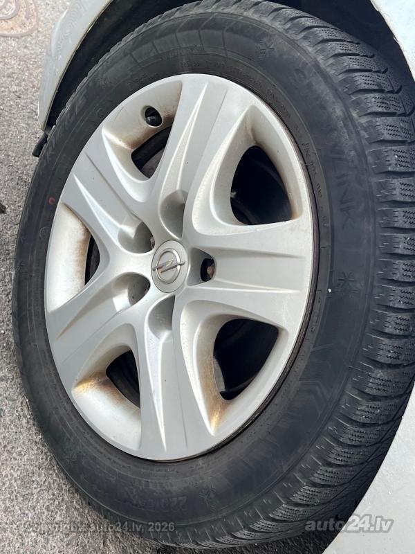 Pelēks Opel Insignia 2010 Narva, ar dzinēja tilpumu 2.00 L un nobraukumu 320 tūkst. km par 999 €, foto 9 vietnē AUTOMOTO.COM.LV