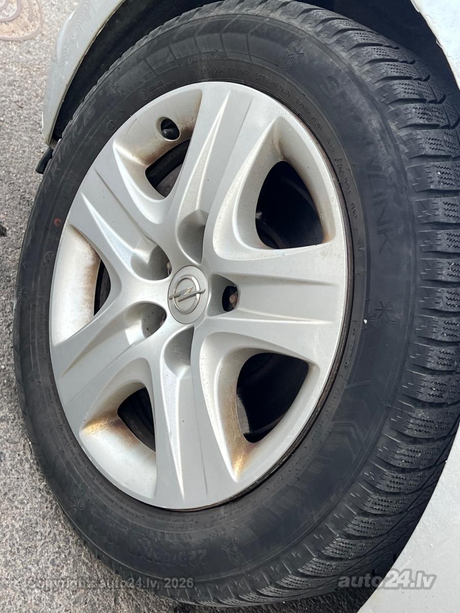Pelēks Opel Insignia 2010 Narva, ar dzinēja tilpumu 2.00 L un nobraukumu 320 tūkst. km par 999 €, foto 10 vietnē AUTOMOTO.COM.LV