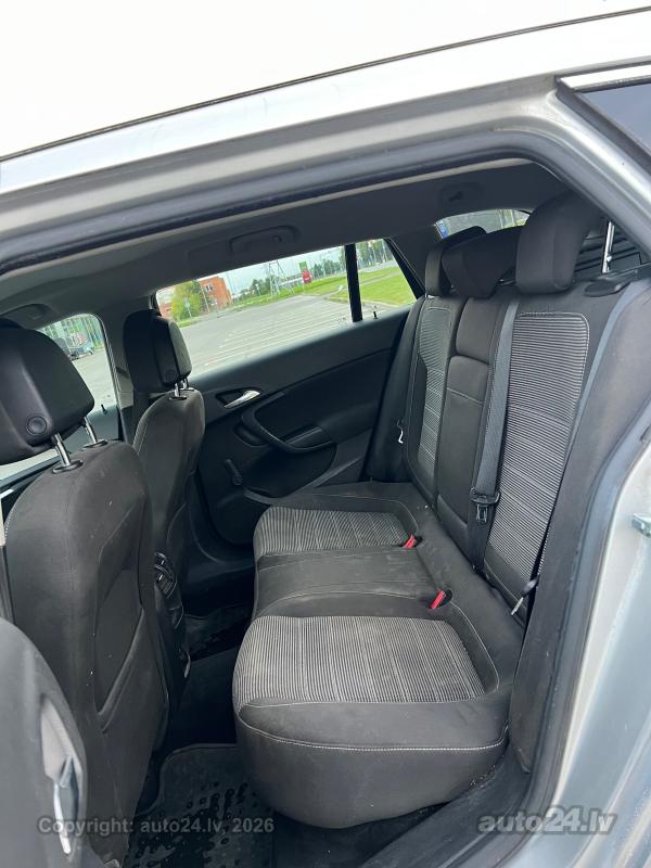 Pelēks Opel Insignia 2010 Narva, ar dzinēja tilpumu 2.00 L un nobraukumu 320 tūkst. km par 999 €, foto 10 vietnē AUTOMOTO.COM.LV